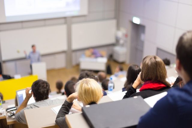 Pitfalls of Lecture Presentations - And How to Avoid Them - The Urban Twist